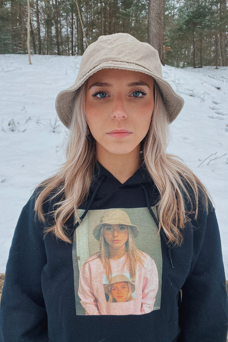 Emily Zugay: It's Me Black Hoodie – Fanjoy